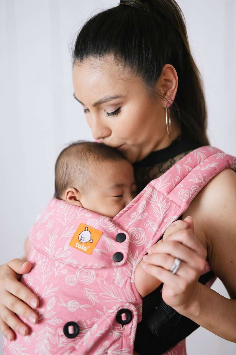 Tula Explore : nouveau porte-bébé adaptatif 4 positions coloré et fun