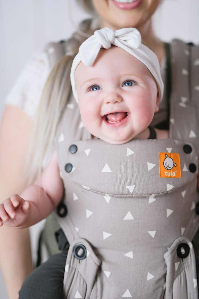 Tula Explore : nouveau porte-bébé adaptatif 4 positions coloré et fun